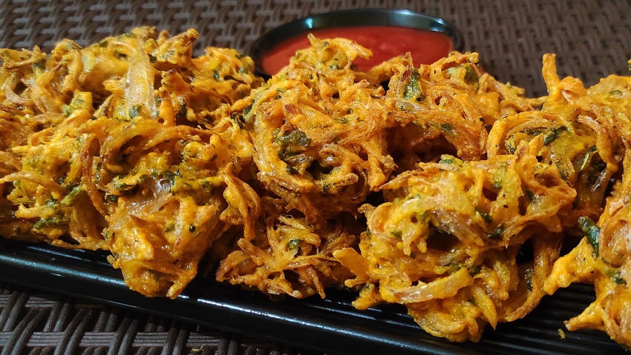 Extra Crispy Onion Pakoda | लच्छेदार प्याज़ के पकोड़े - YouTube