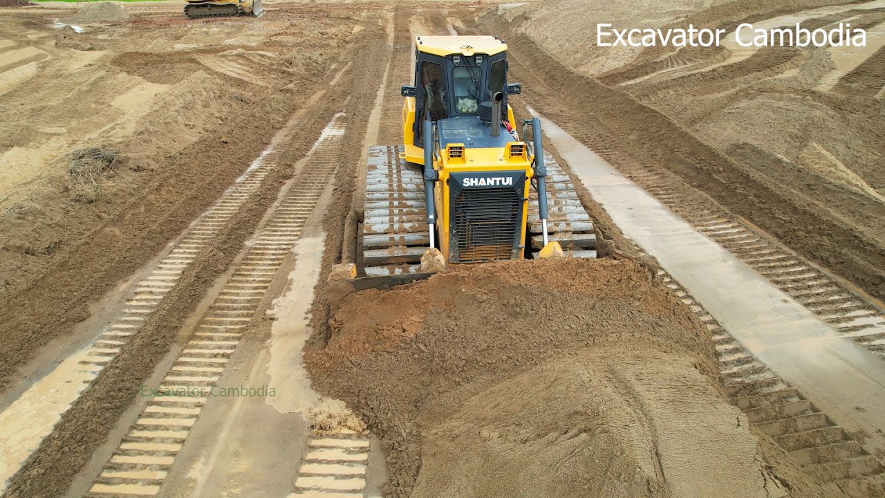 Amazing Team Bulldozer Working Pushing Sand On Huge Mining Area - YouTube