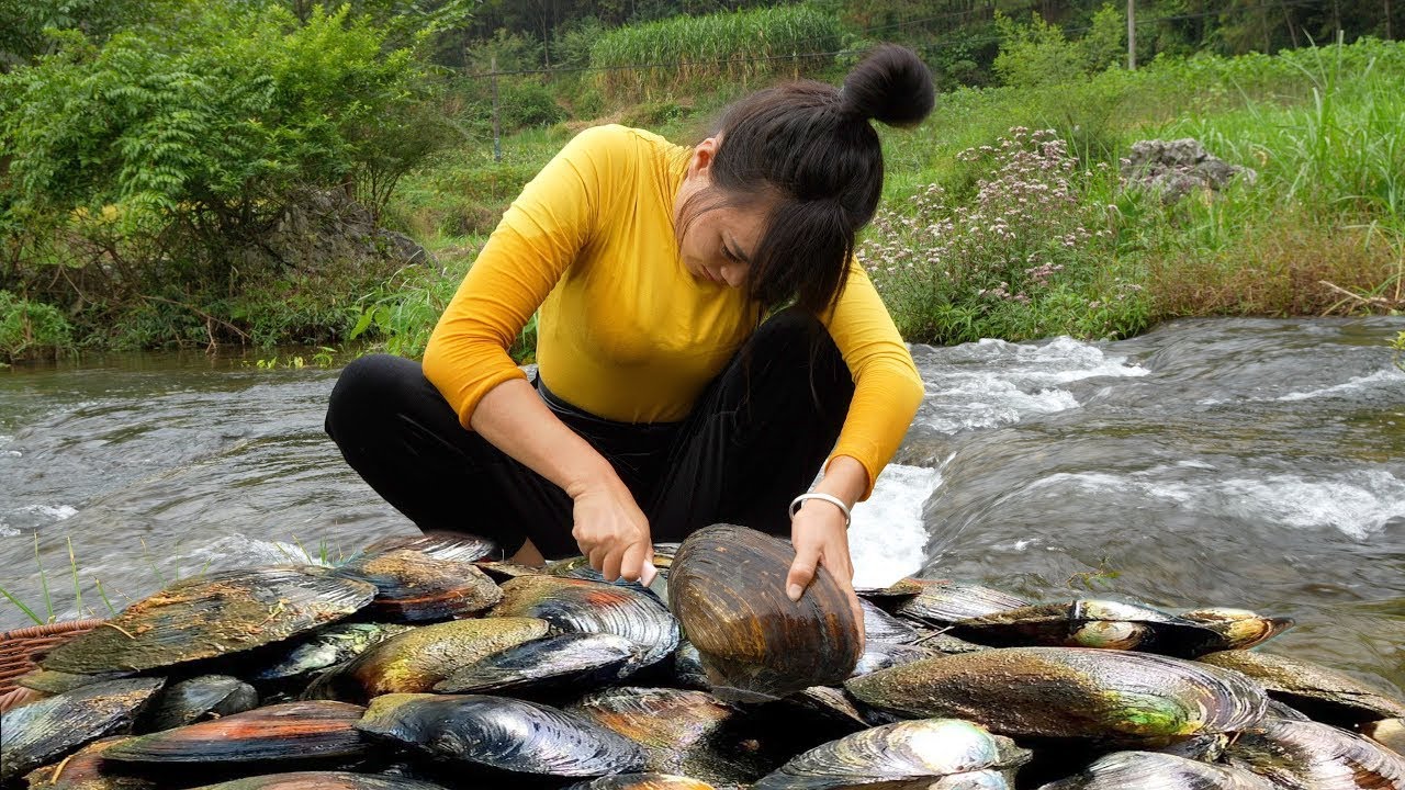 Beauty fishing for pearls! Unexpectedly discovered precious pearls ...