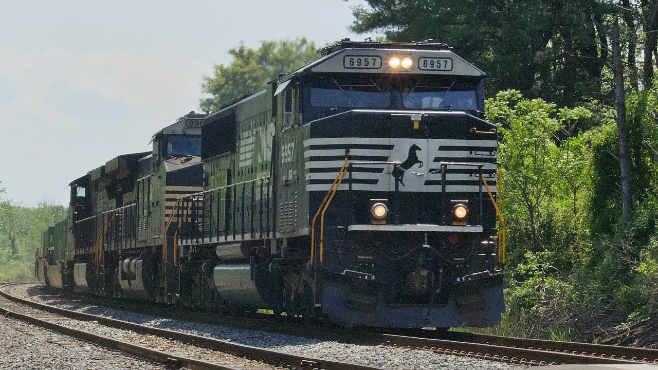 GOTTA WATCH! NS 6957 Leads 22K RS3L Loco - YouTube