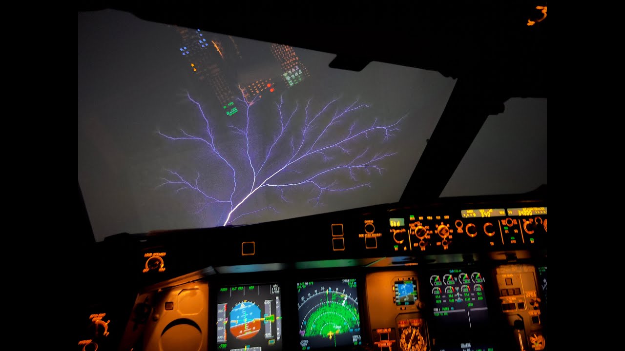 Elmsfeuer auf der Cockpitscheibe auf Fl340 - YouTube