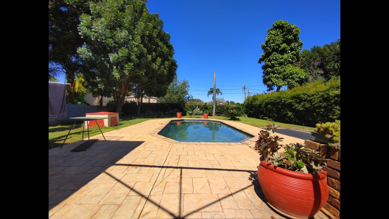 🏡 Spacious Family Home with Flatlet, Huge Garage & Top-Notch ...
