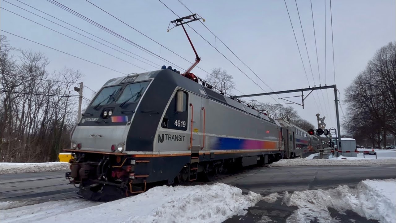 NJ Transit ALP-46 #4619 NJCL Train 7249 Middletown NJ - YouTube
