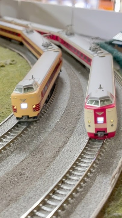 381系並走 - YouTube