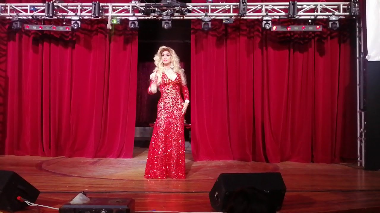 Eva La Barbie nos trae una mezcla de canciones de Gloria Trevi ...