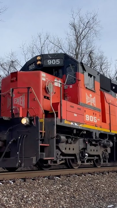 BLE 905 and BLE 862 take charge of the misc train in Plum, PA - YouTube