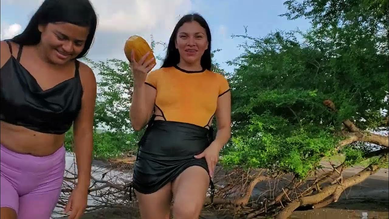 Wendy Méndez tiene una papaya bien madura - Muchos quisiera comer la papaya de Wendy - YouTube