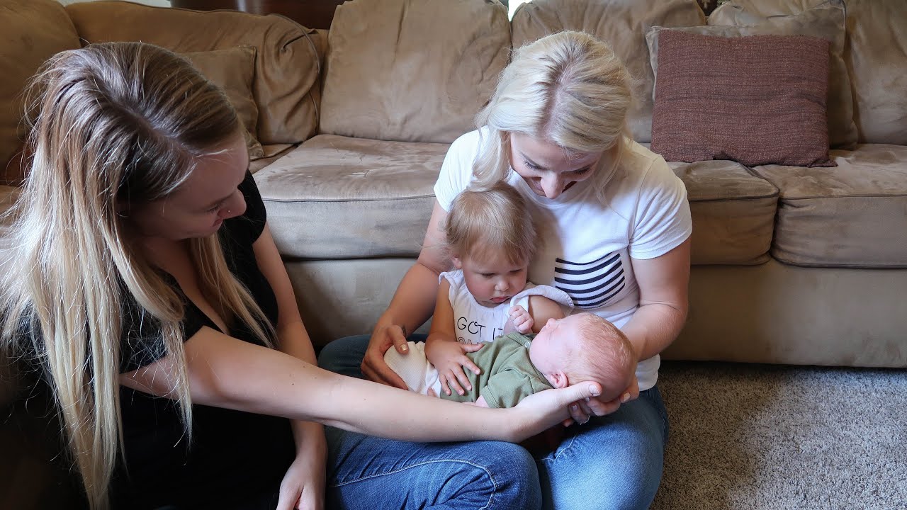 MY KIDS MET MY BEST FRIENDS BABY FOR THE FIRST TIME! - YouTube