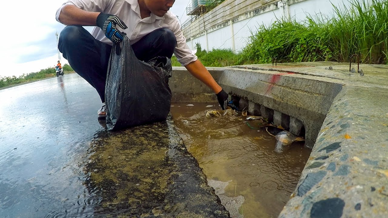 Remove Garbage Clog On Culvert Drain - YouTube