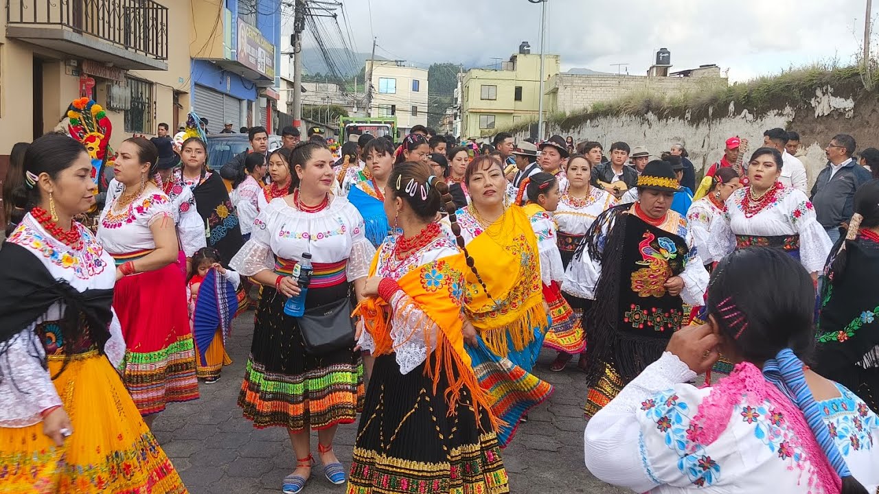 Las festividades de San Pedro en Tabacundo - YouTube