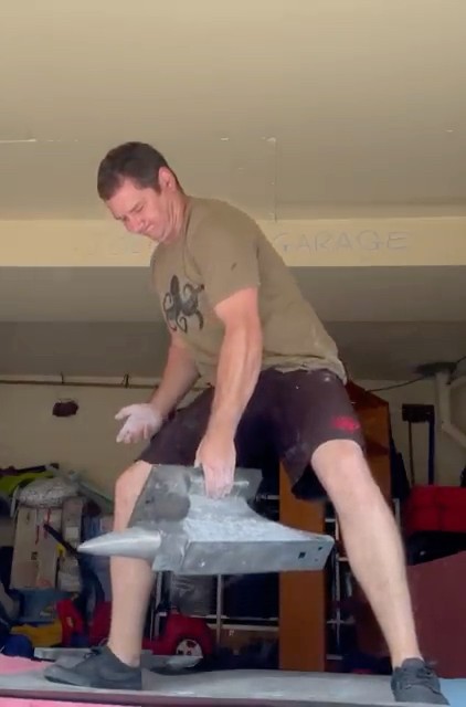 70kg Anvil Lift - YouTube