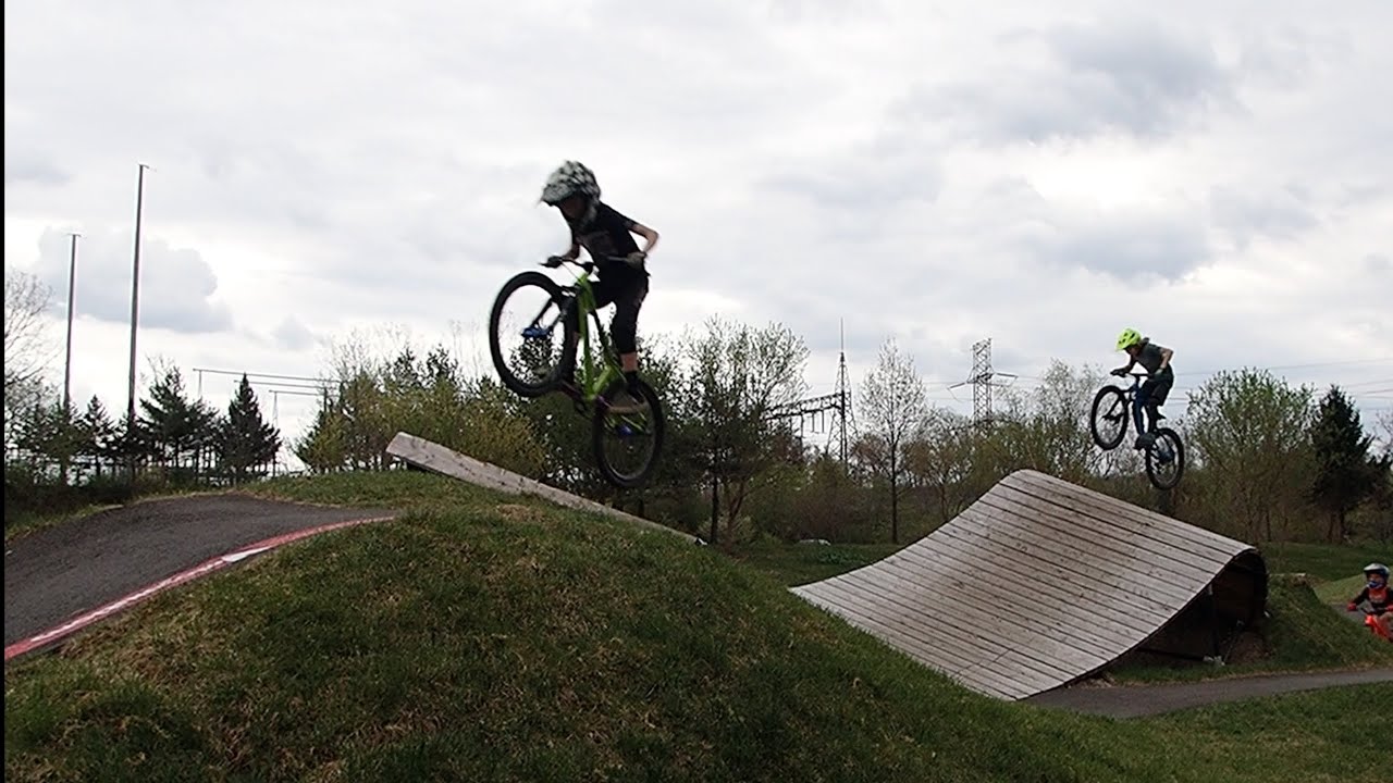 Cliffs Bike Park Pro Line Train - YouTube
