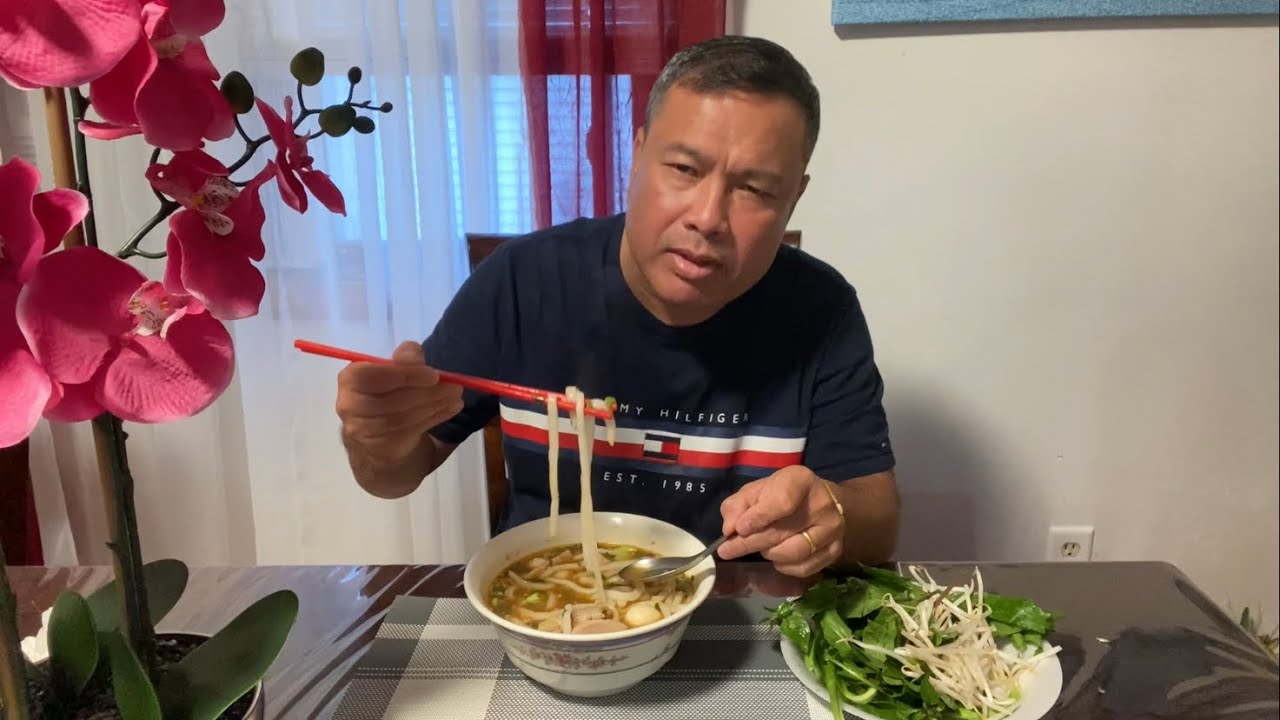 Kow Piek Mukbang 🇱🇦 - YouTube