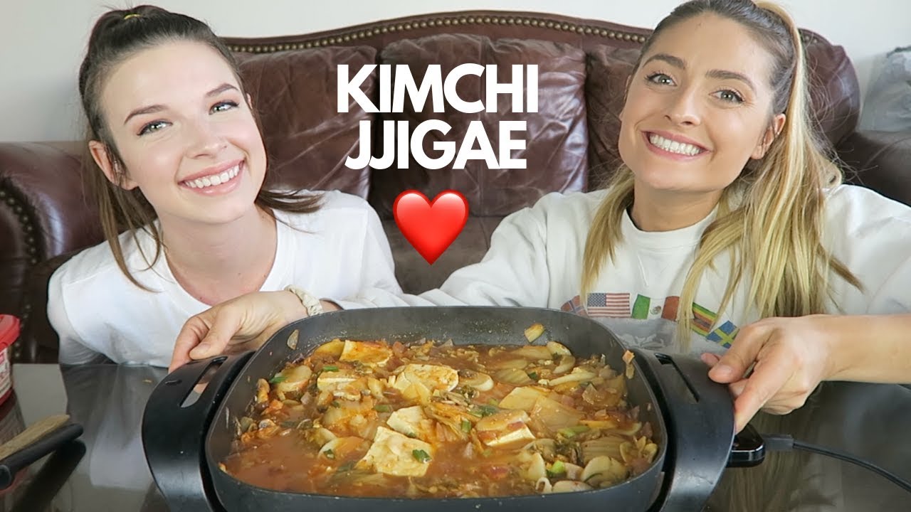 KIMCHI STEW (Kimchi-Jjigae) RECIPE AND MUKBANG! - YouTube