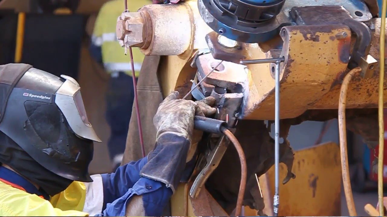 Small Gauge Line Boring on Grader Sideshift Ram Mount | Plantman ...