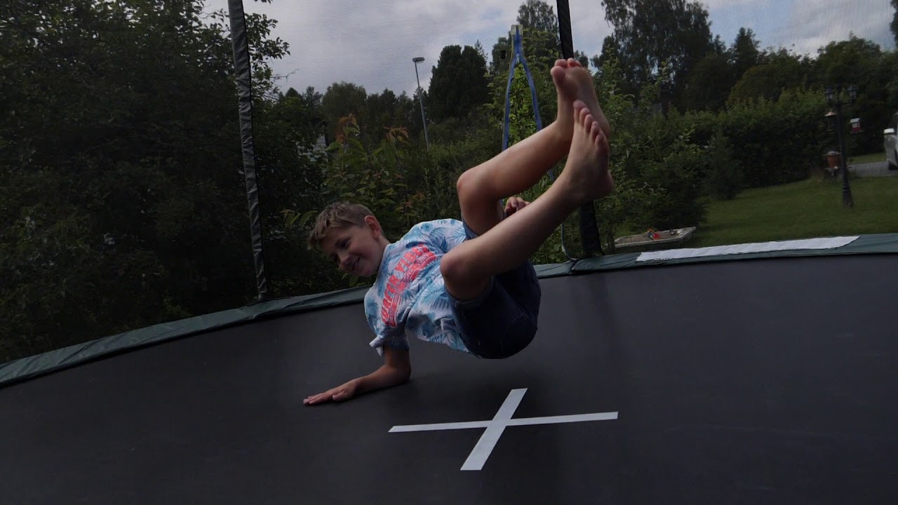 Trampoline jumping, slow motion - YouTube