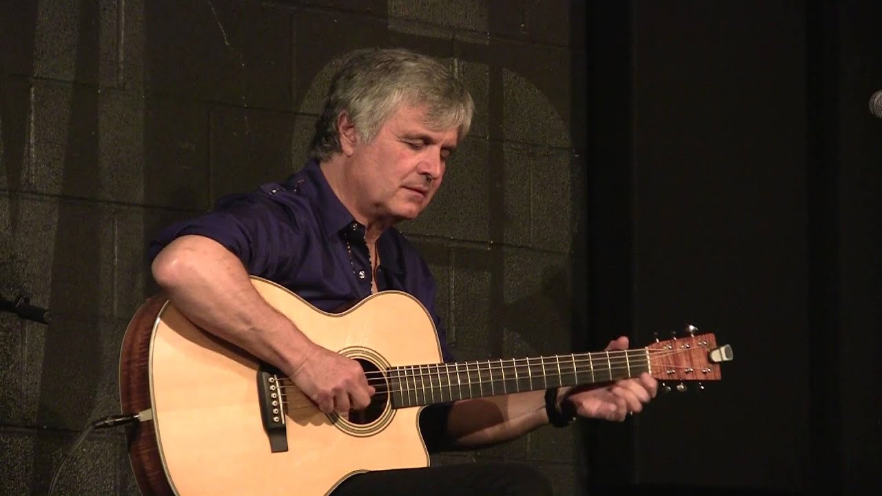 Laurence Juber - Solo Flight - Live at McCabe's - YouTube