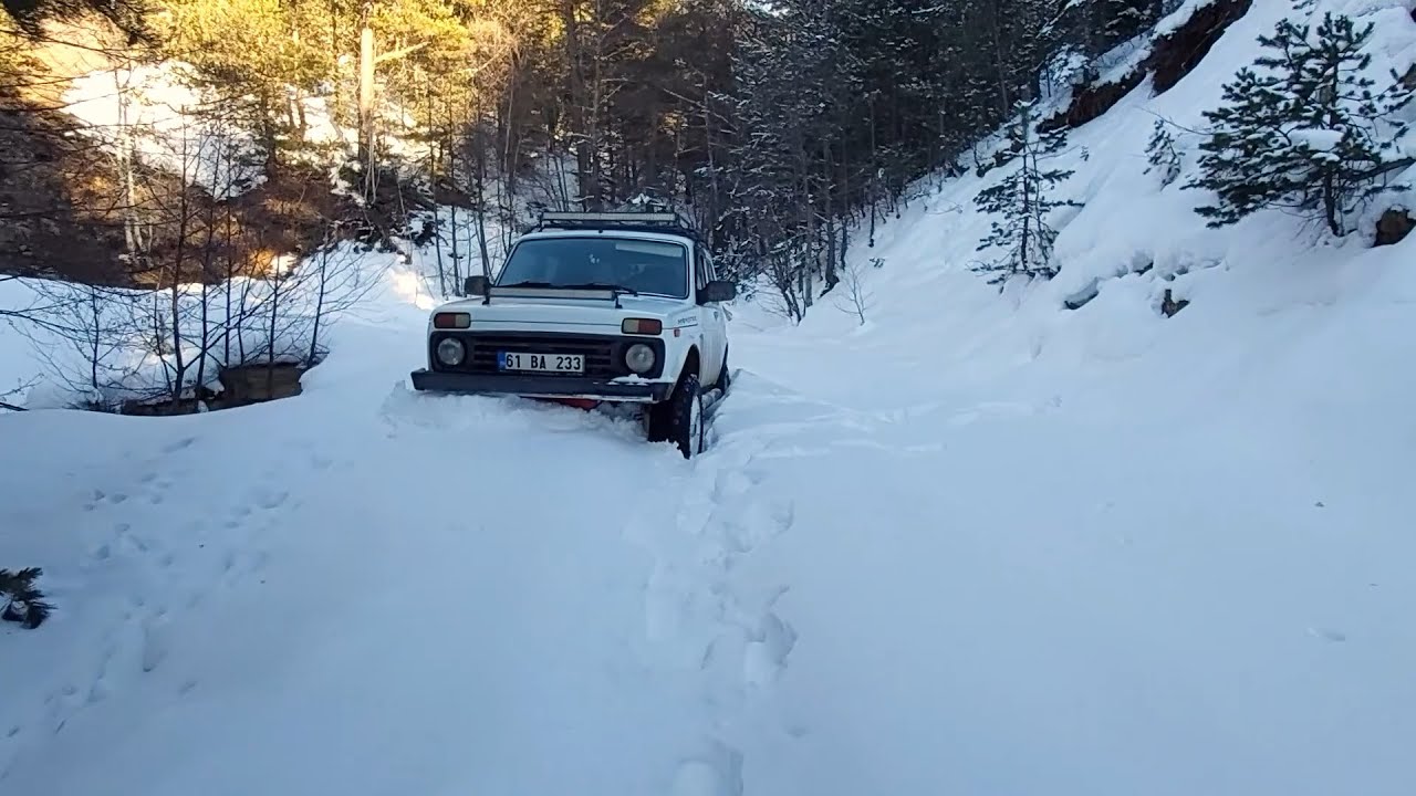 Lada Niva 4x4 Deep Snow Driving - YouTube