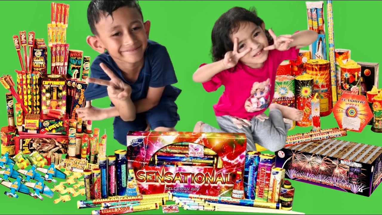 Membeli banyak kembang api untuk persiapan malam bulan ramadan - YouTube