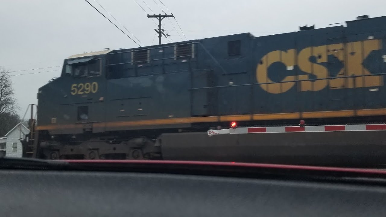 GREX Hi-Rail Truck Northbound Meets CSX 5290 Southbound Terre Haute, IN ...
