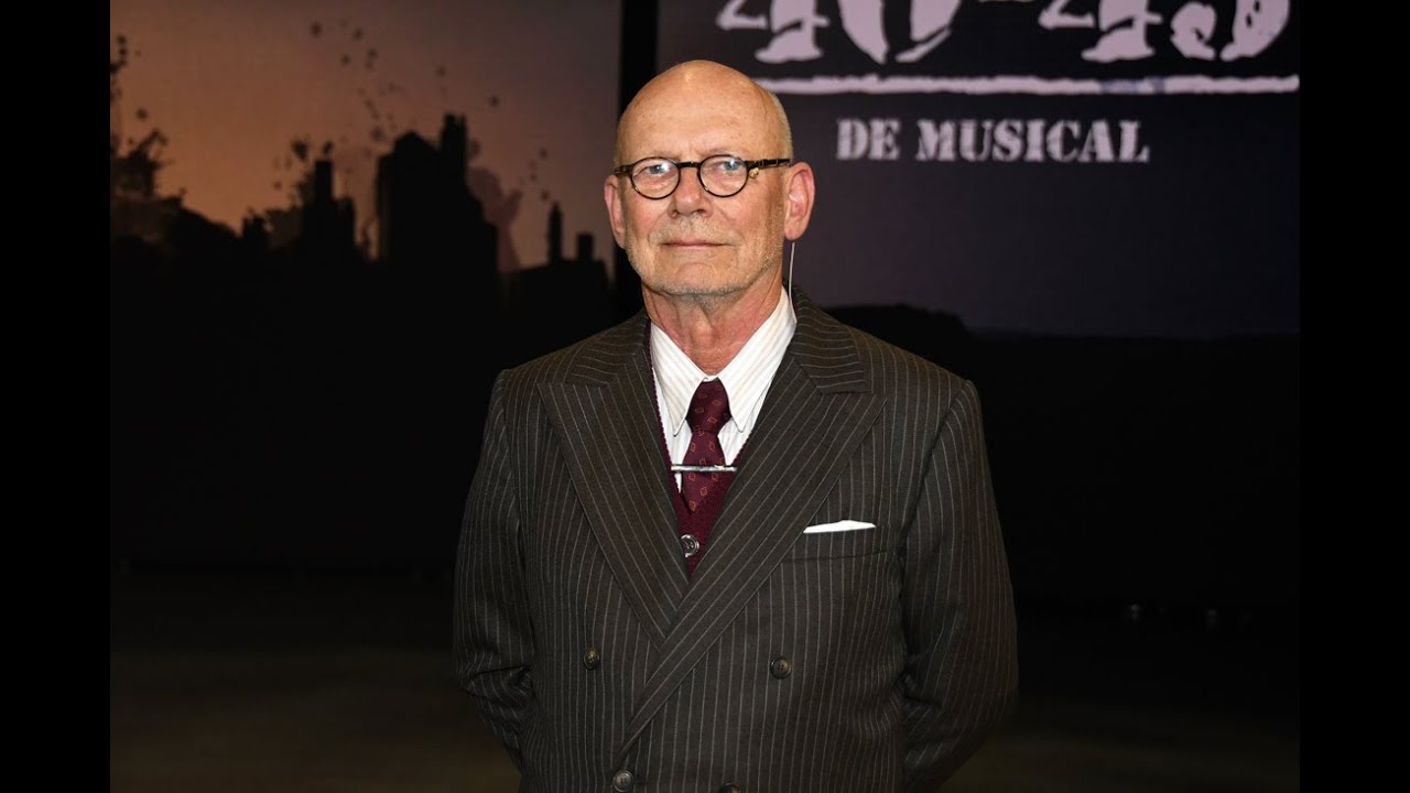 INTERVIEW: Sjoerd Pleijsier I 40-45 de Musical - YouTube