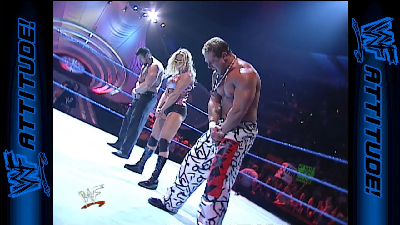 Trish Stratus does The Worm | SmackDown! (2001) - YouTube