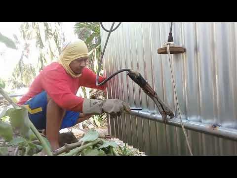 Bakod na Yero sa likod ng bahay - YouTube