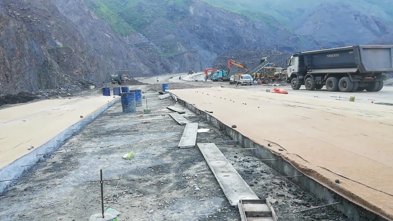 Rigid Pavement Concrete | Rigid Pavement Concrete Road | Swat Motorway ...