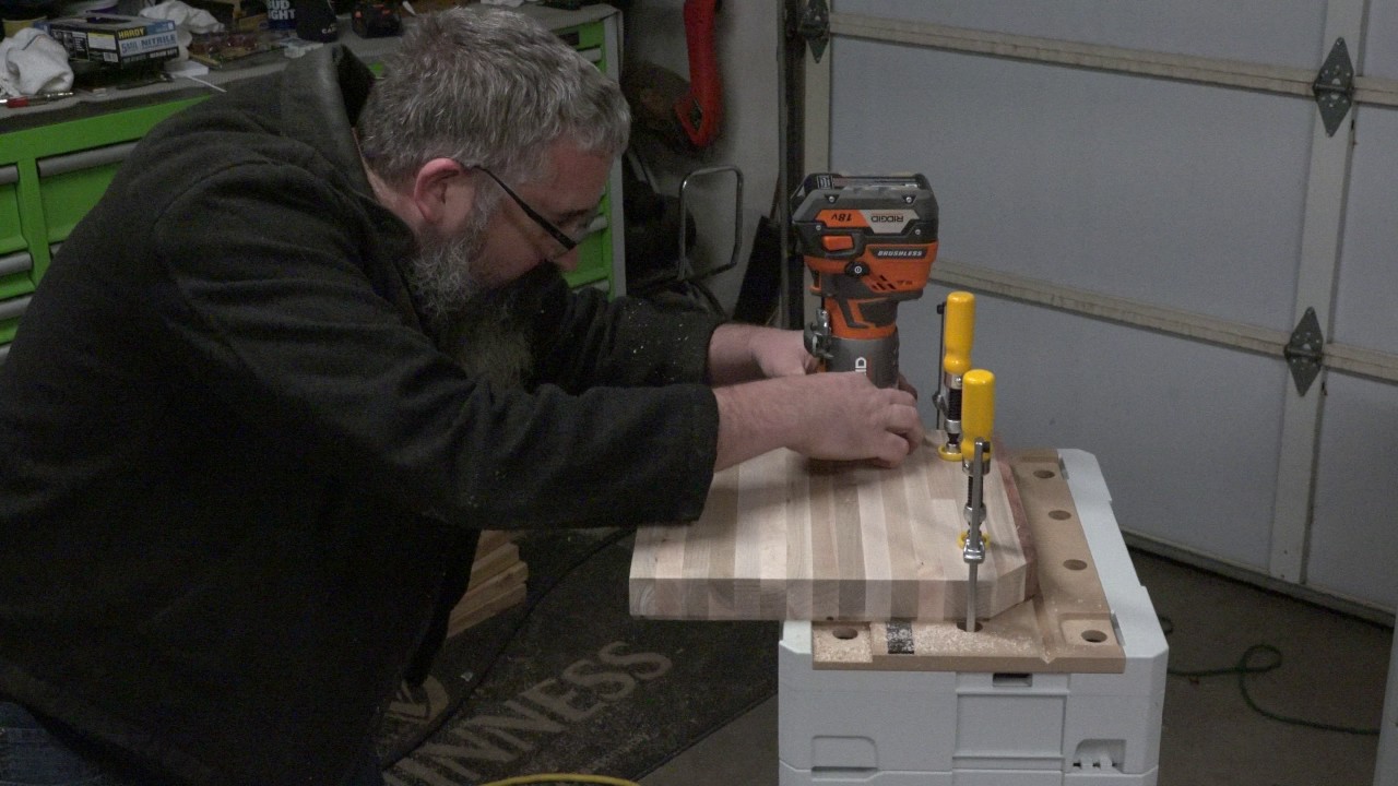 Routering the edges of a small cutting board - YouTube