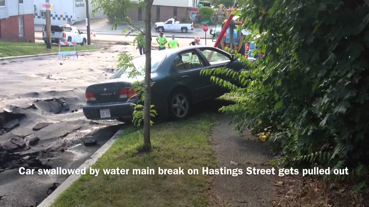 Worcester water main break - YouTube