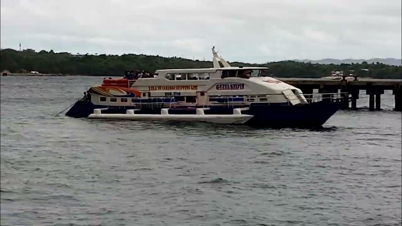 Mga pampasaherong bangka papuntang carabao at Tablas Island sa Romblon ang daming pasahero ...