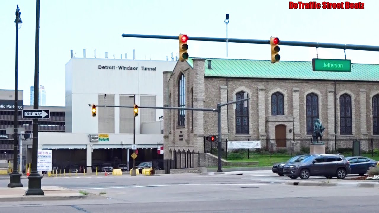 Traffic Lights & Flashing Pedestrian Signals in Downtown Detroit ...