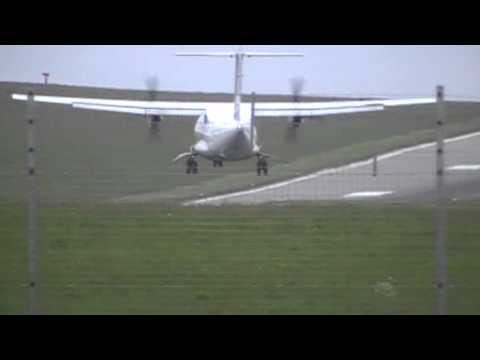 Aer Lingus Regional ATR 42 Heavy Crosswind Landing @ Bristol Airport ...