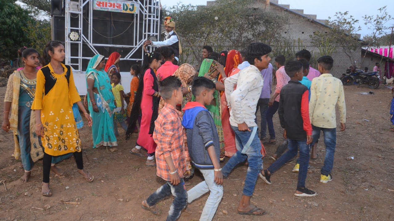 somabhai baria new timli dance video || તારે મોટો બંગલો ને ગાડીઓ લીલી ...