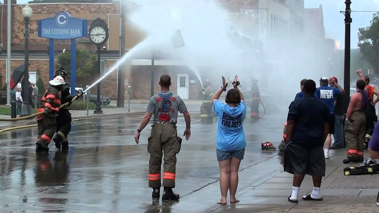 Tom Regis falling at the MFFD water battle - YouTube