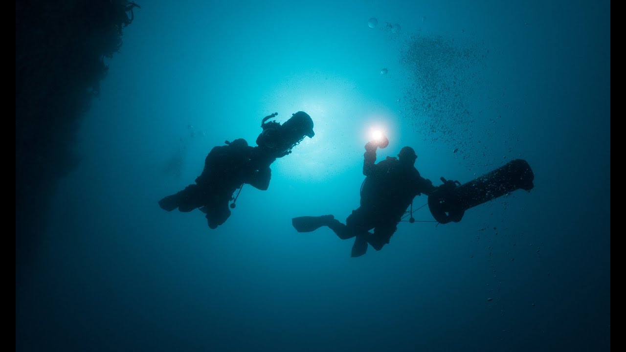 Wreck Diving exHMAS Canberra - YouTube