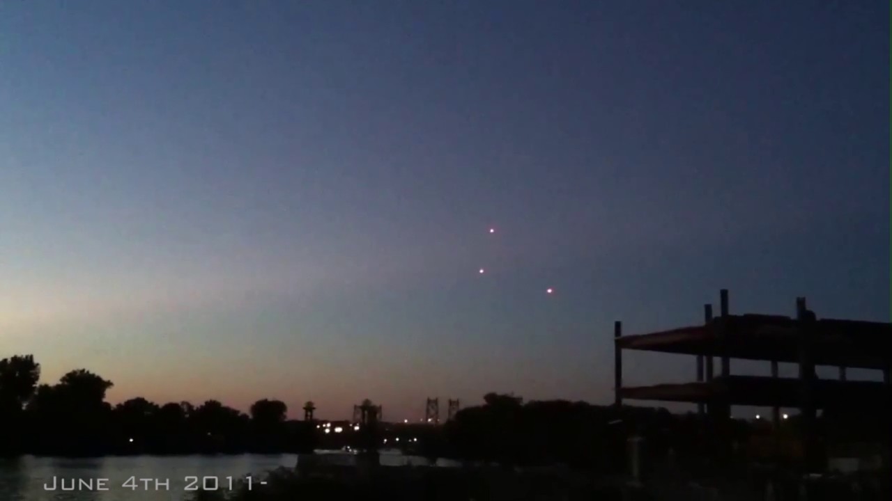 UFO Over Chicago During the 4th of July 2017 - YouTube