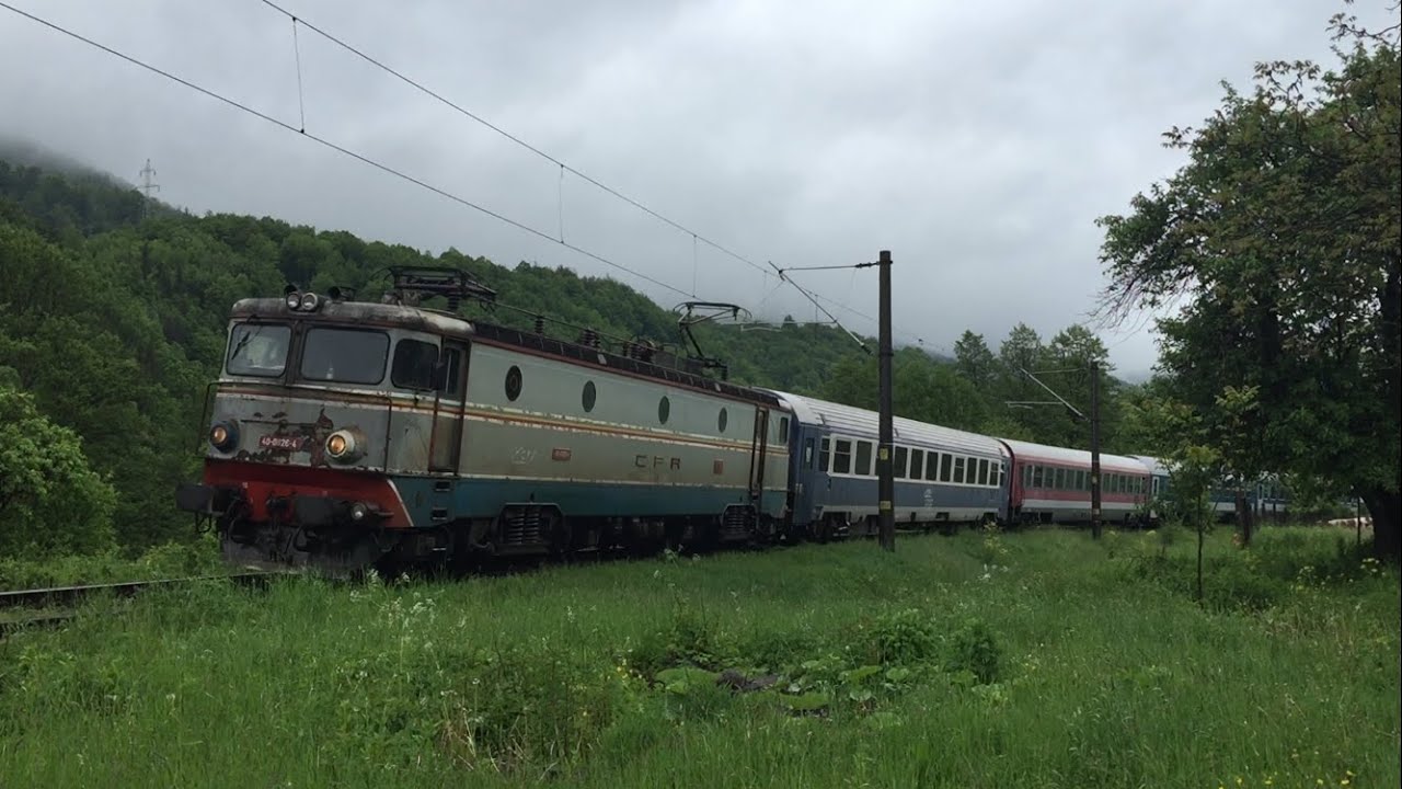 Trenuri Romanesti, Trains in Romania, Roman vonatok... - YouTube