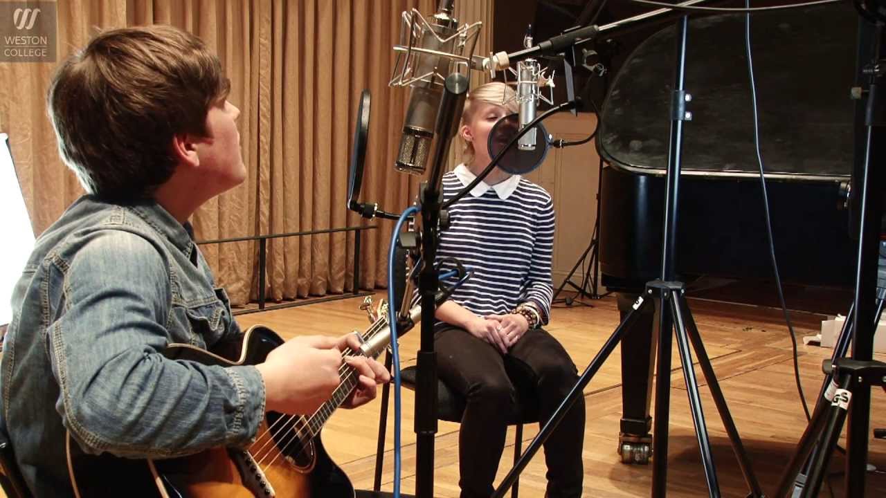 Don't Look Back In Anger - Sophie & George - live - YouTube