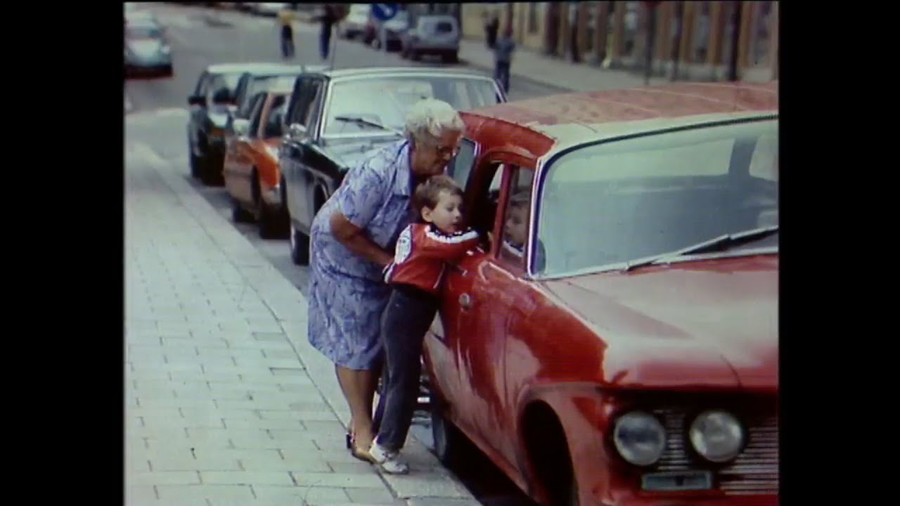 Den svenska tanten (1982) - YouTube