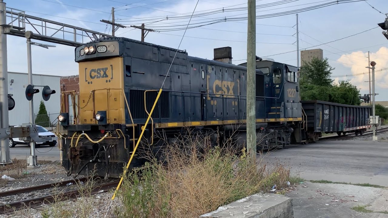 CSX 1227 leads a one car local through Jim town in Evansville! - YouTube