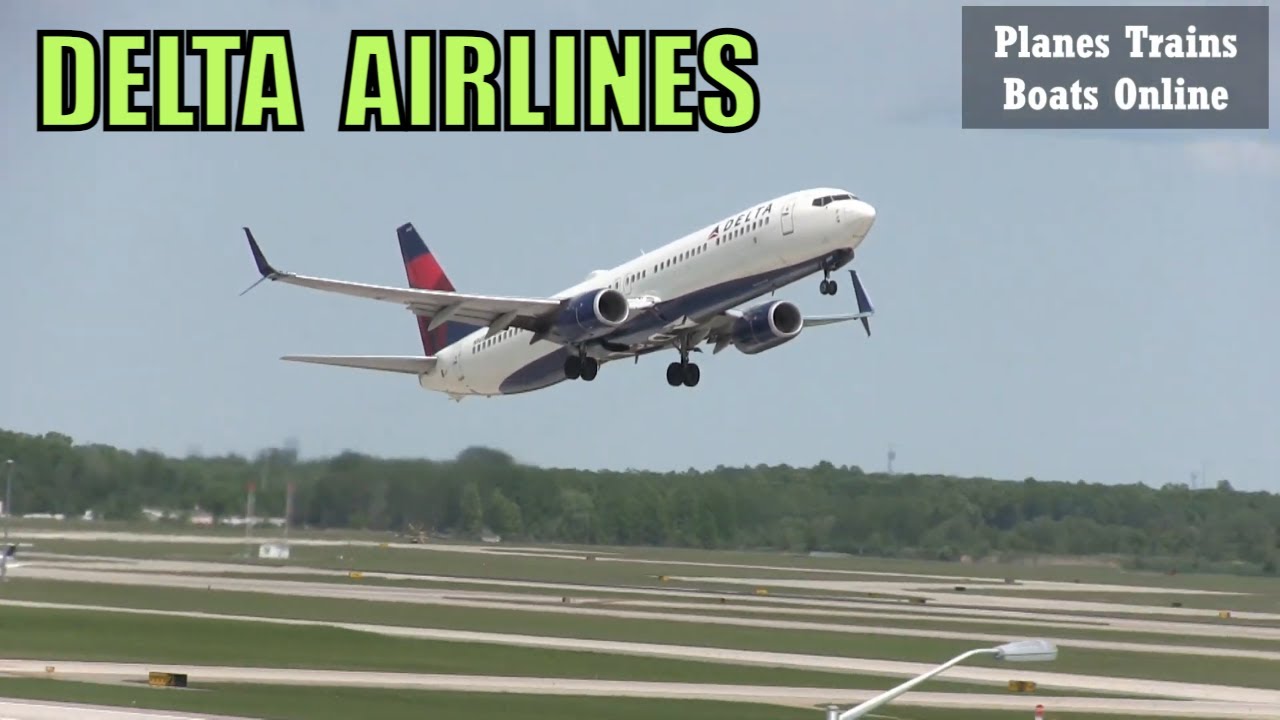 Several Delta Planes Taking Off & Landing At Detroit Metro Airport ...