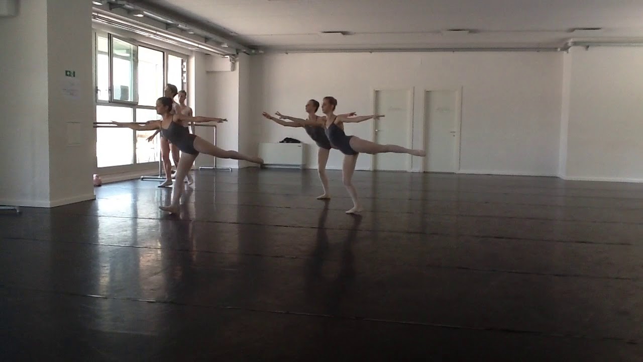 ASSEMBLE DE VOLE EN TOURNANT & JETE ENTRELACE - YouTube