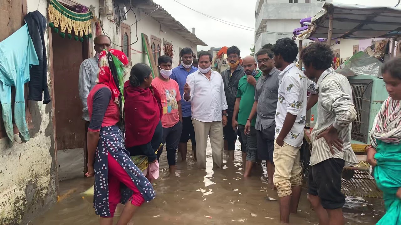 Helping hands for the poor during heavy Rain - YouTube