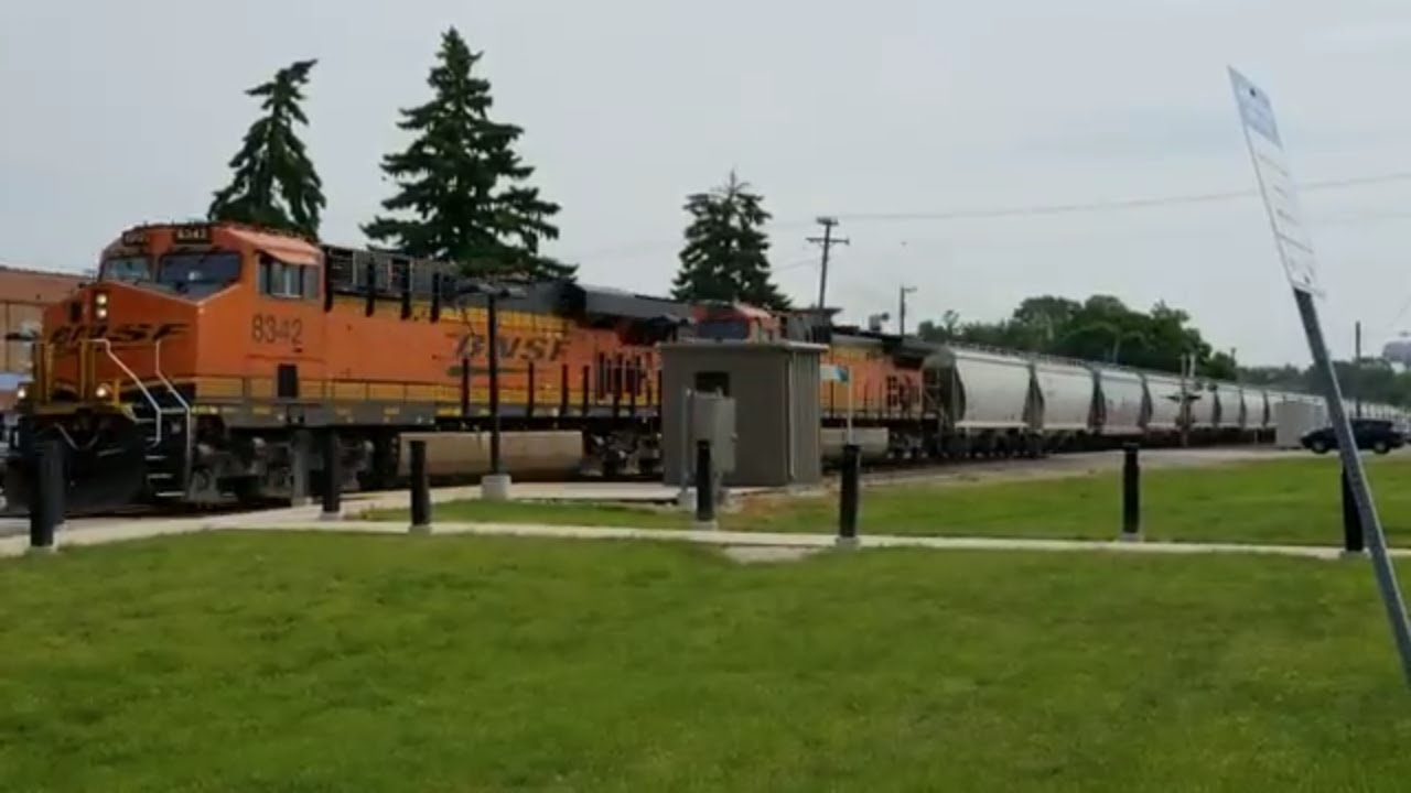 A FRAC SAND TRAIN HEADED WEST - YouTube
