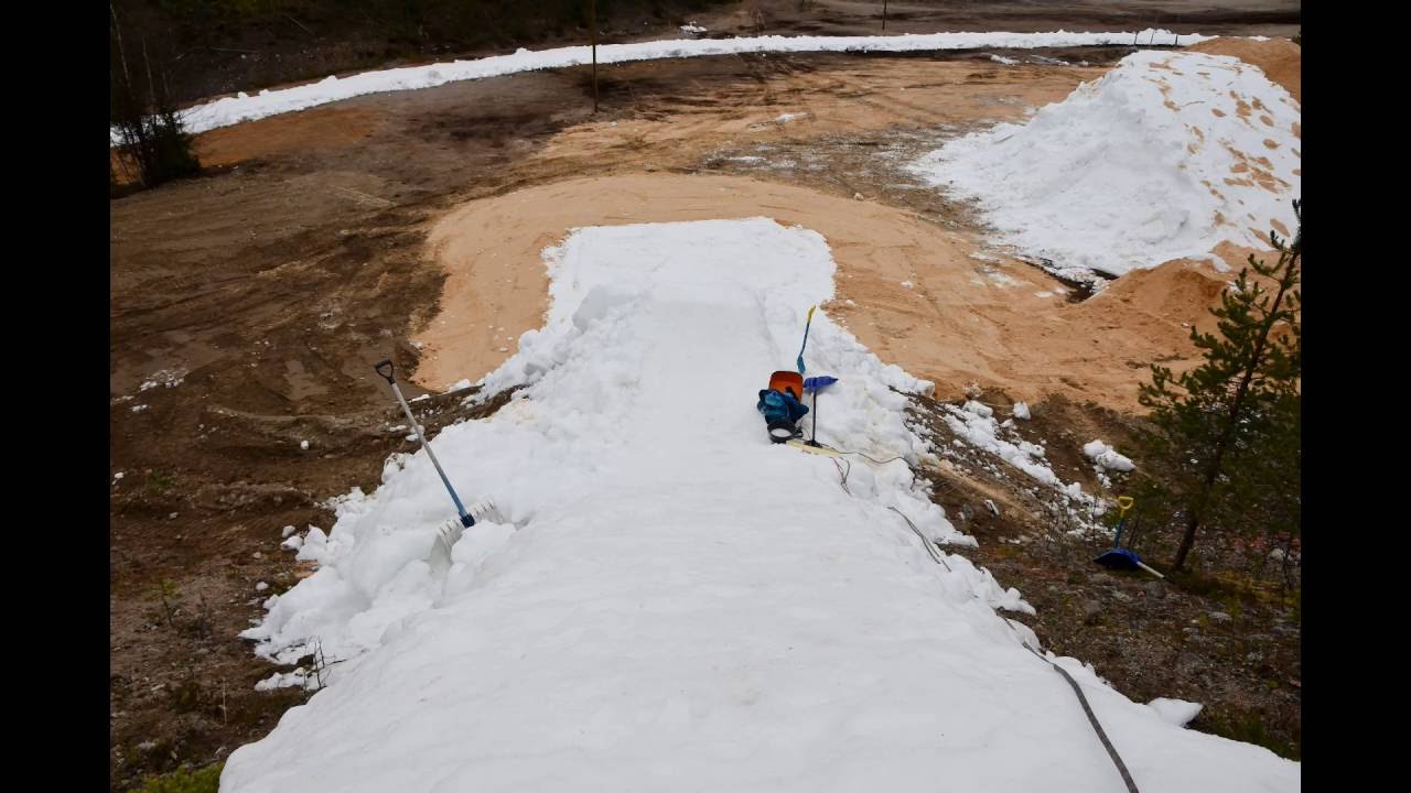 Mogul skiing jump in Taivalvaara - YouTube