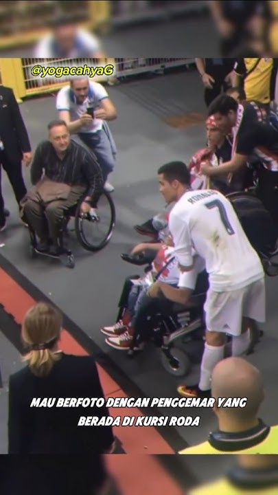 Ketika Ronaldo begitu menghargai fans nya #shorts - YouTube