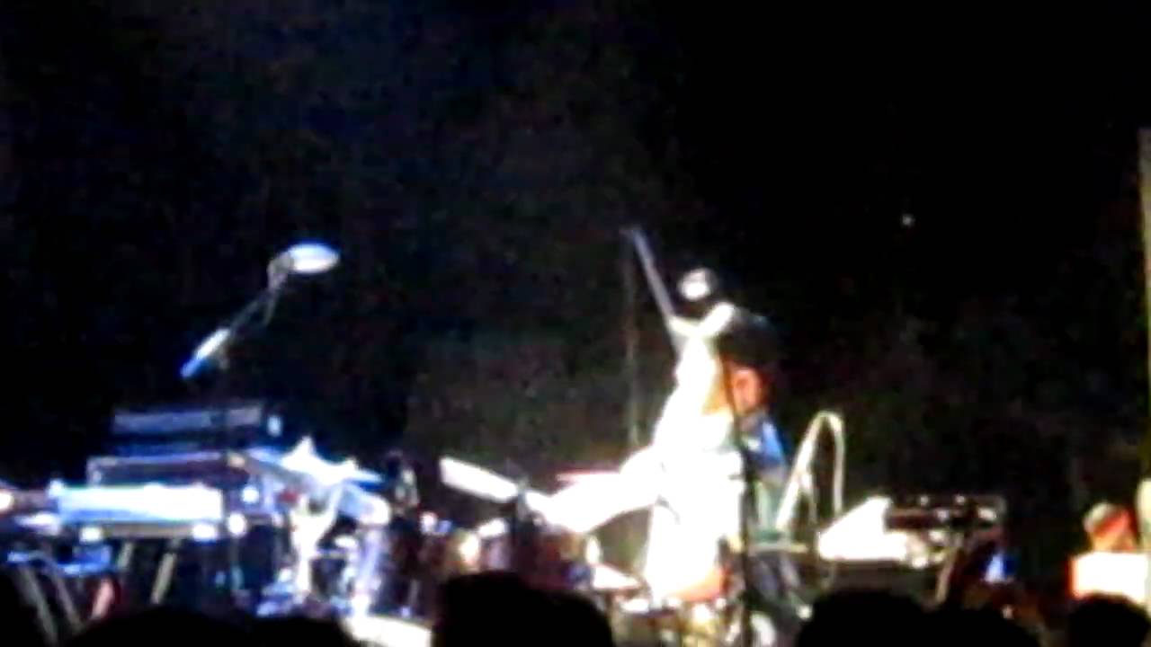 Bonobo Live 4/4/10 - end set - drum solo - YouTube