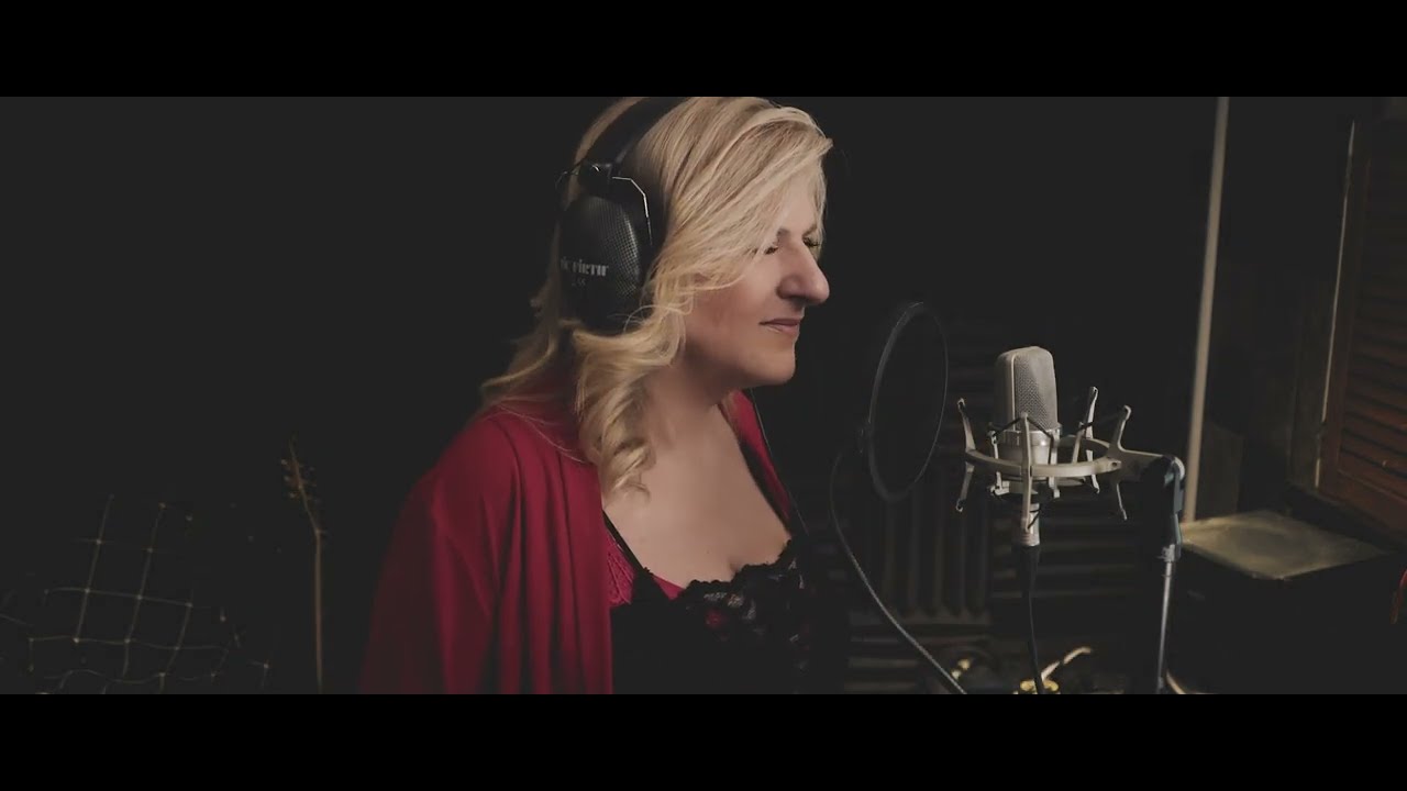 Dominique Rose - Caught Out In The Rain - YouTube