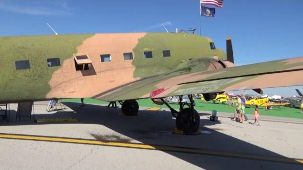 Douglas AC-47 Spooky - YouTube